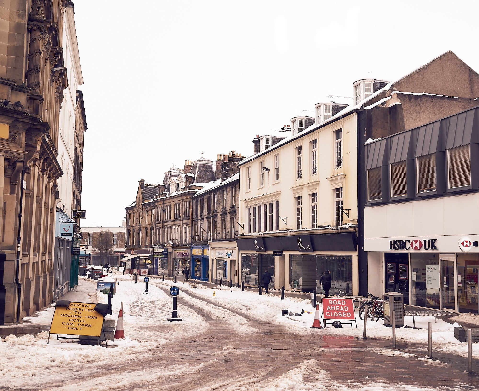 murray place stirling scotland covered in ice and snow John Lamont ...